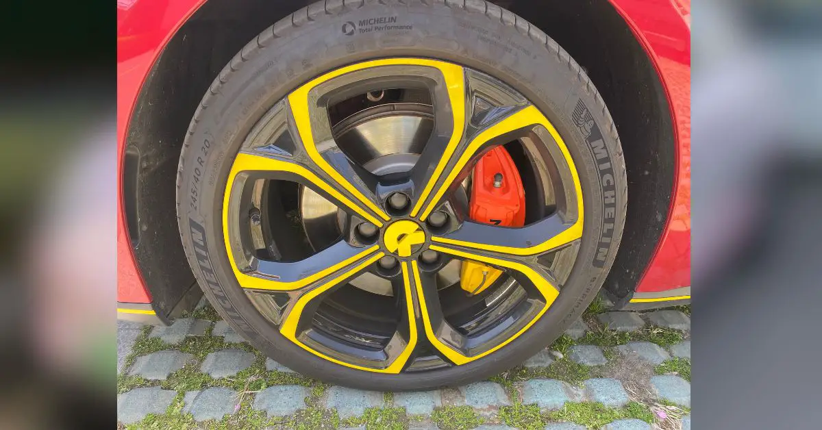 A Striking Yellow-Trimmed NIO ET5 Spotted in Nanjing China