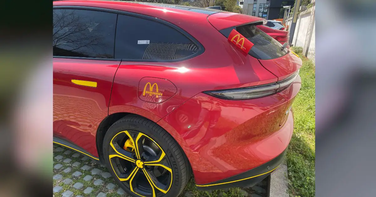 A Striking Yellow-Trimmed NIO ET5 Spotted in Nanjing China